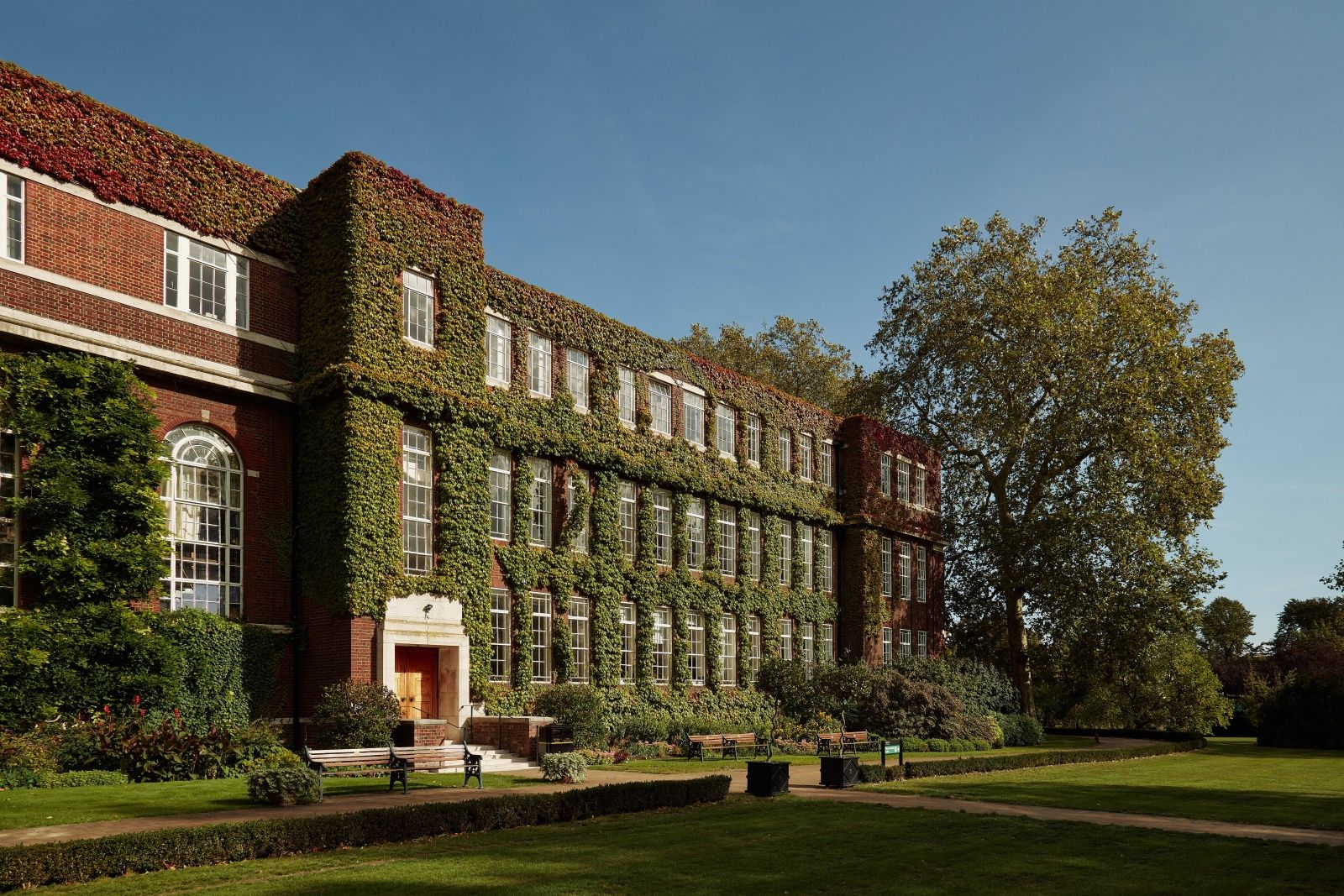 Visit us | Regent's University London