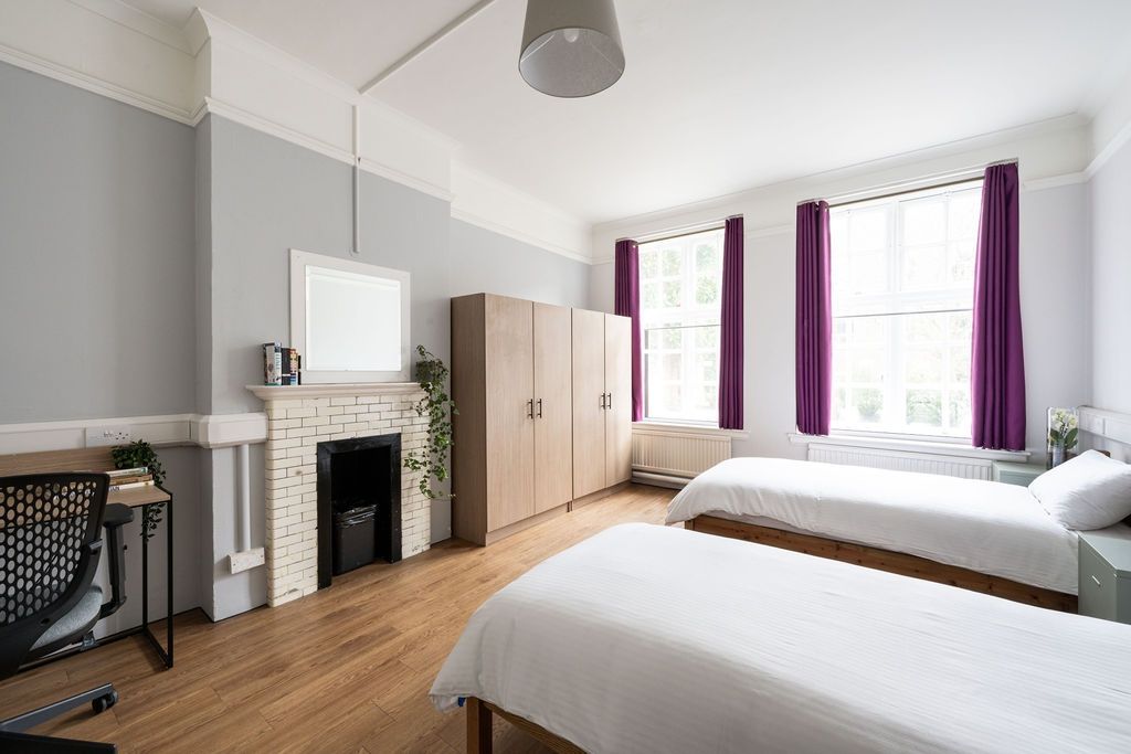 On-campus living | Regent's University London